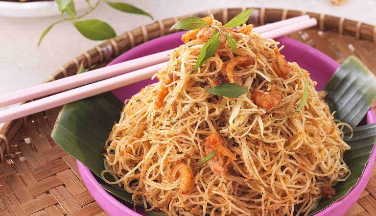 8 Jenis Mee Yang Popular Di Malaysia : King's Char Kuey Teow